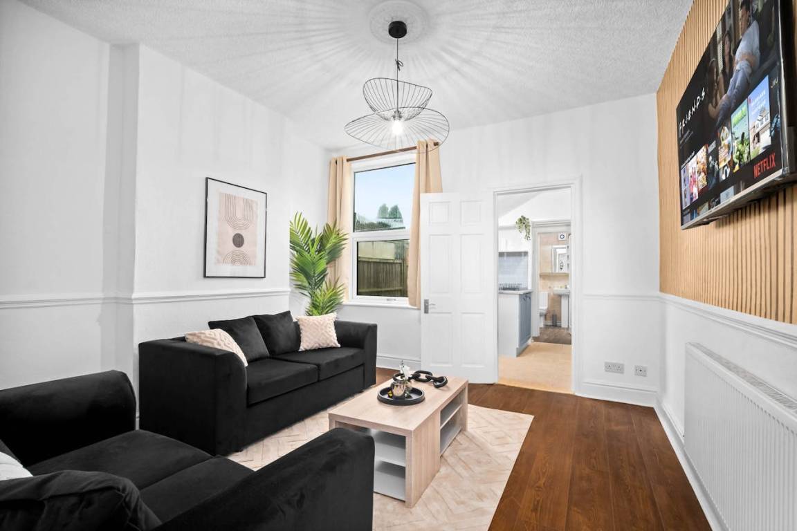 186 M² House ∙ 3 Bedrooms ∙ 6 Guests - Birmingham