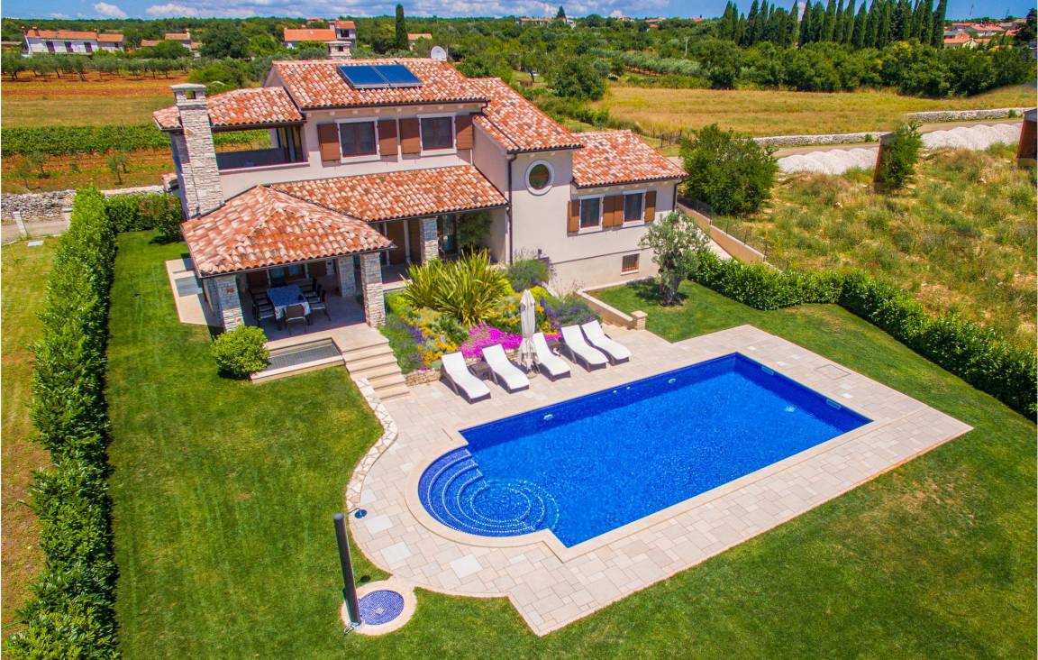280 M² Maison De Vacances ∙ 5 Chambres ∙ 9 Personnes - Pula