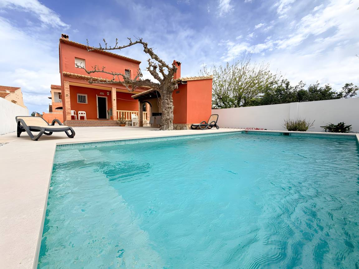 120 M² Ferienhaus ∙ 4 Schlafzimmer ∙ 9 Gäste - Pego