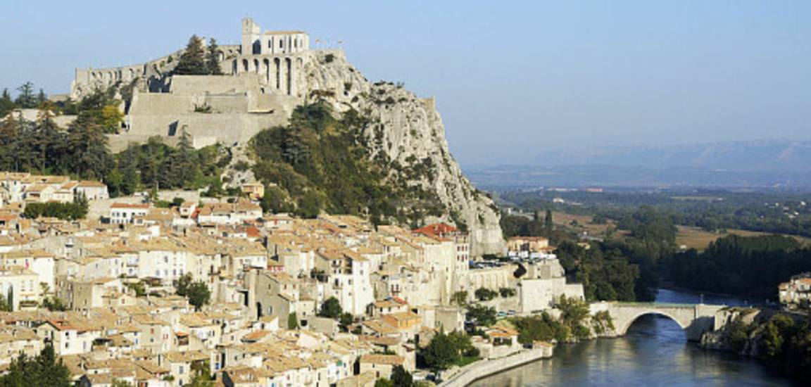 82 M² Apartamento ∙ 3 Quartos ∙ 6 Hóspedes - Sisteron