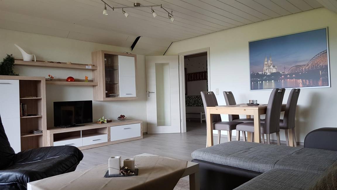 80 M² Ferienwohnung ∙ 2 Schlafzimmer ∙ 4 Gäste - Hellenthal