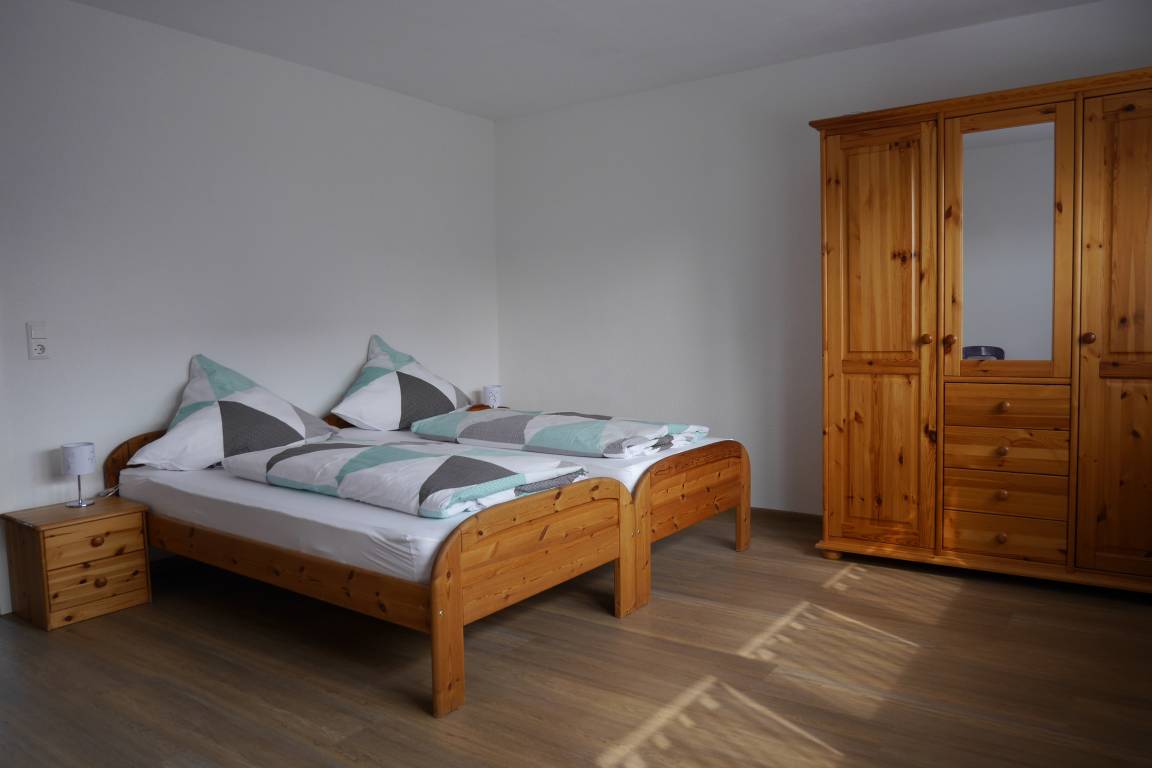 74 M² Huoneisto ∙ 2 Makuuhuonetta ∙ 4 Vierasta - Engen
