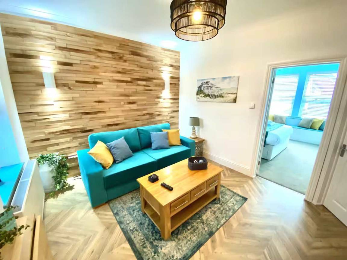 52 M² House ∙ 3 Bedrooms ∙ 5 Guests - Thorpe Bay