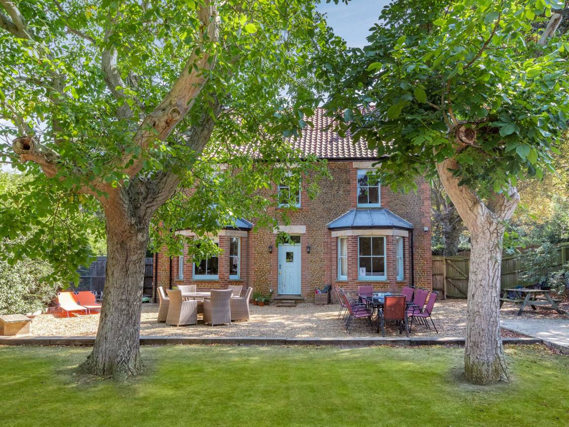 Cottage ∙ 6 Bedrooms ∙ 12 Guests - Thornham