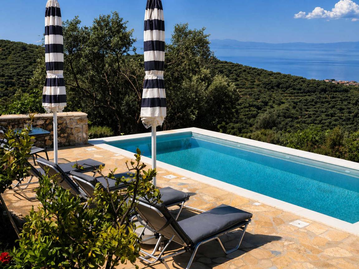 140 M² Villa ∙ 3 Bedrooms ∙ 6 Guests - Kalamata