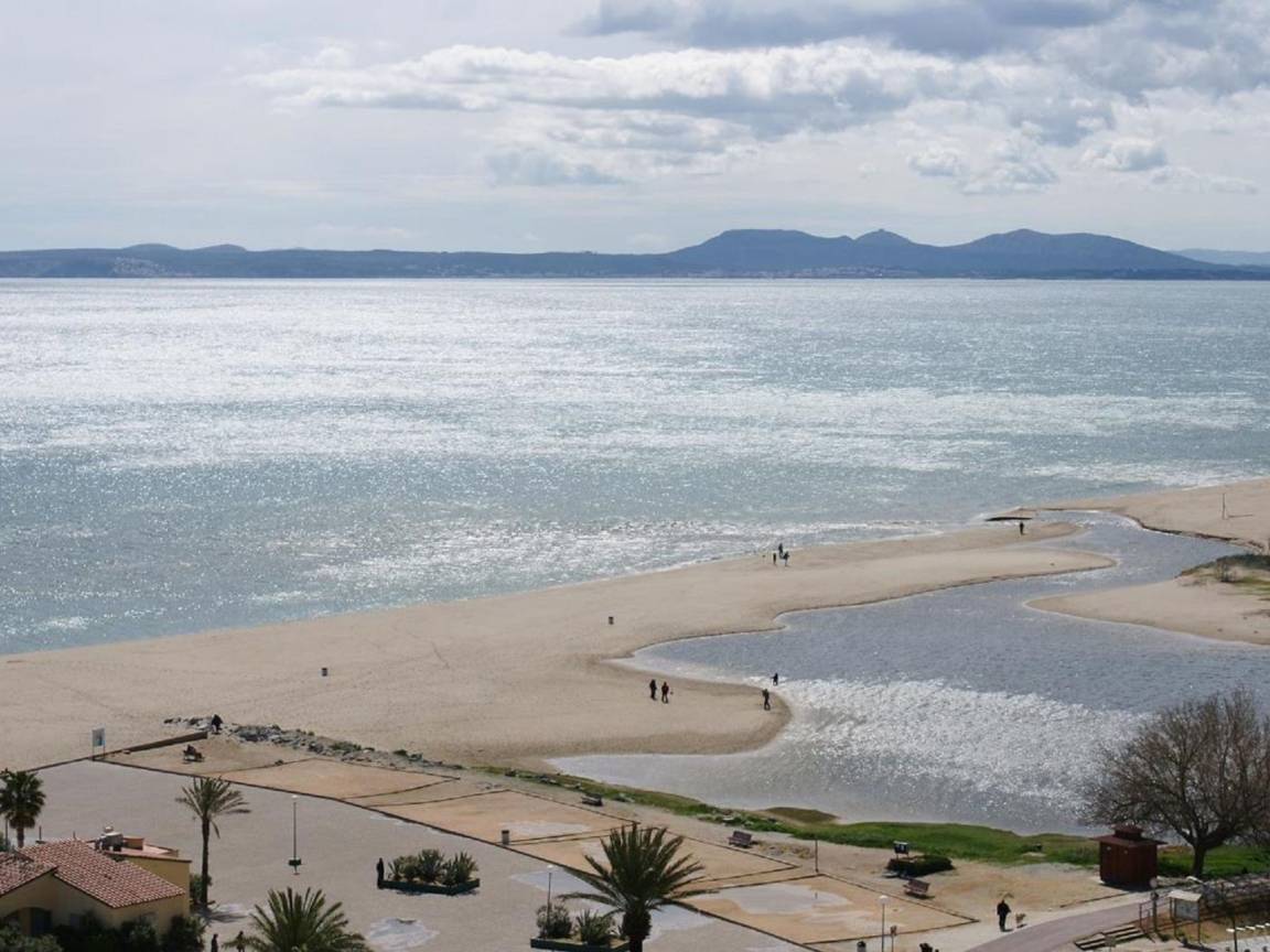 100 M² Apartment ∙ 3 Bedrooms ∙ 8 Guests - Empuriabrava