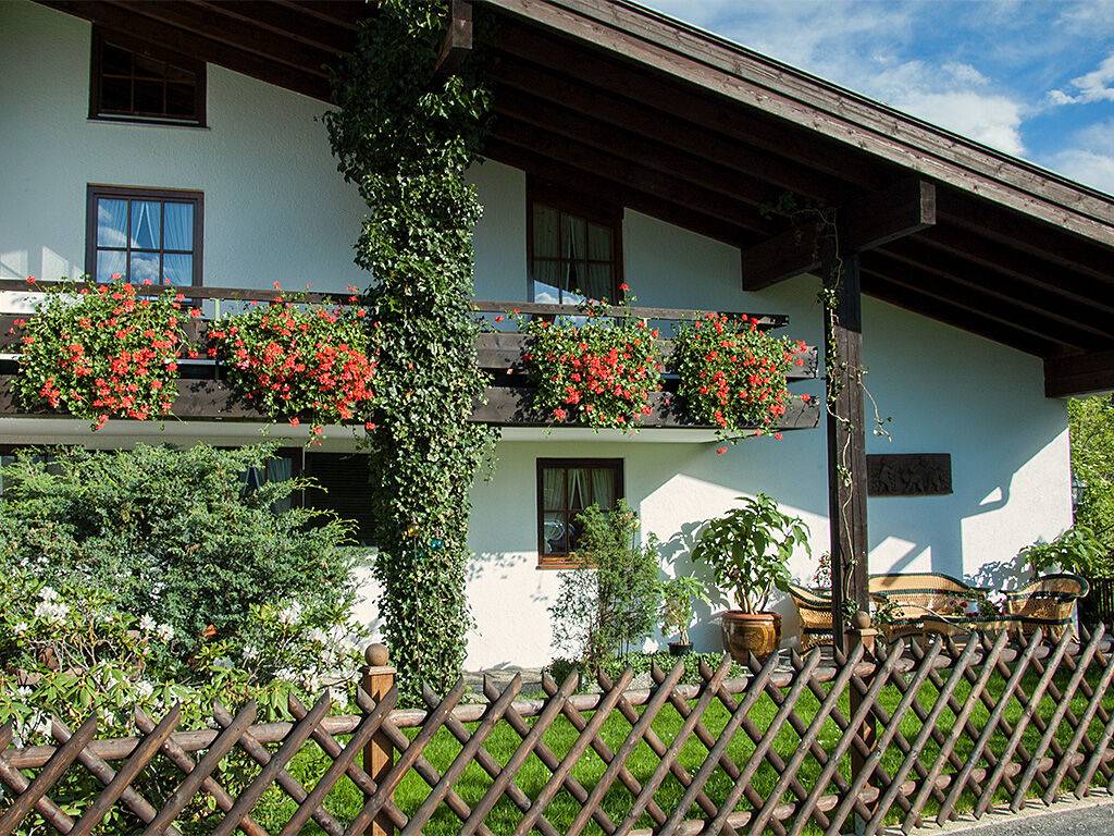 100 M² Ferienwohnung ∙ 1 Schlafzimmer ∙ 2 Gäste - Rottach-Egern
