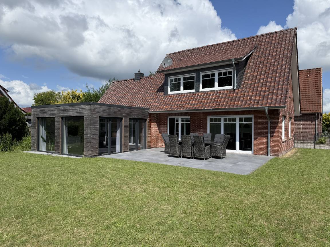 145 M² House ∙ 2 Bedrooms ∙ 6 Guests - Friedeburg