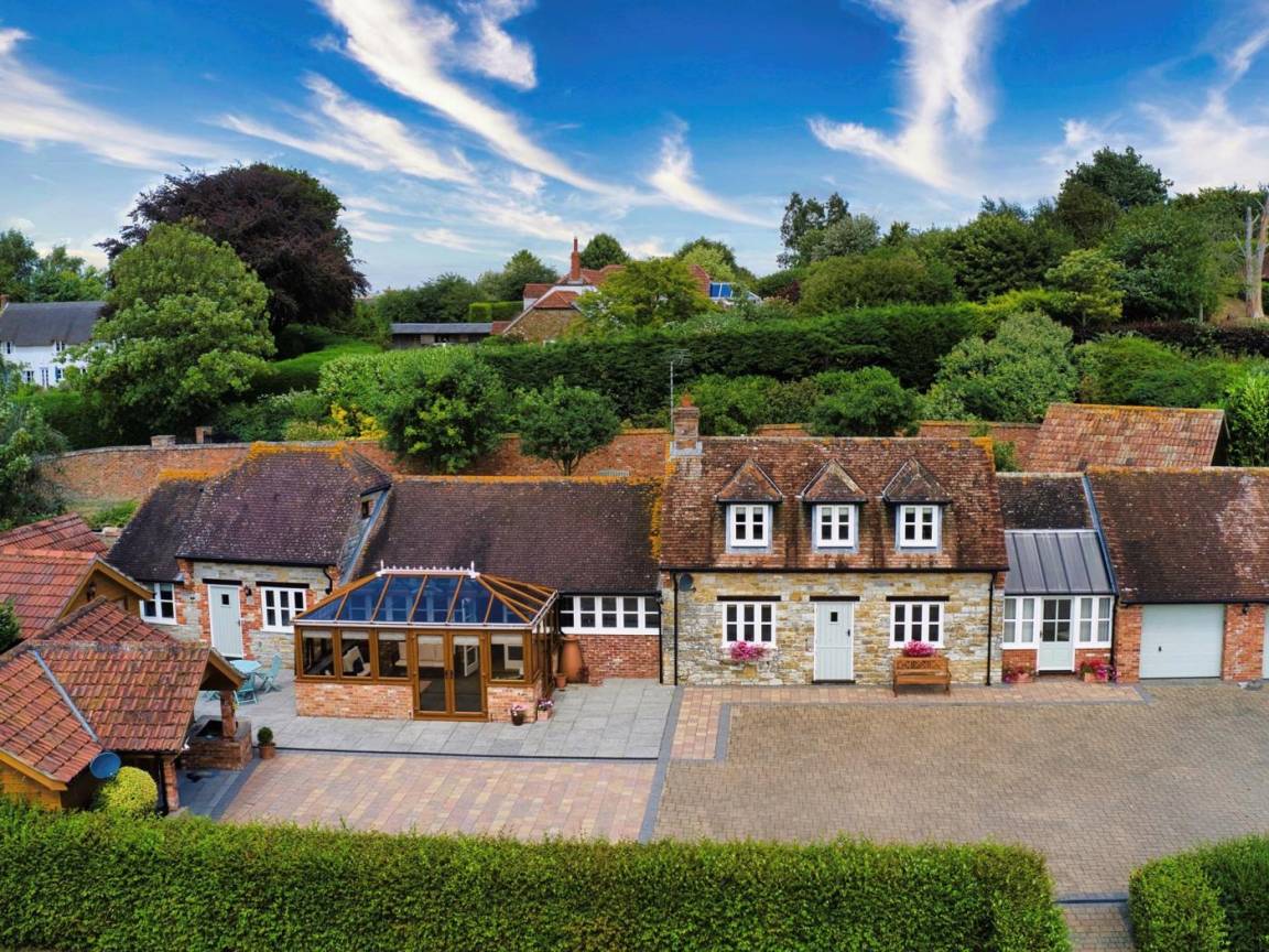 Cottage ∙ 4 Bedrooms ∙ 8 Guests - Sherborne