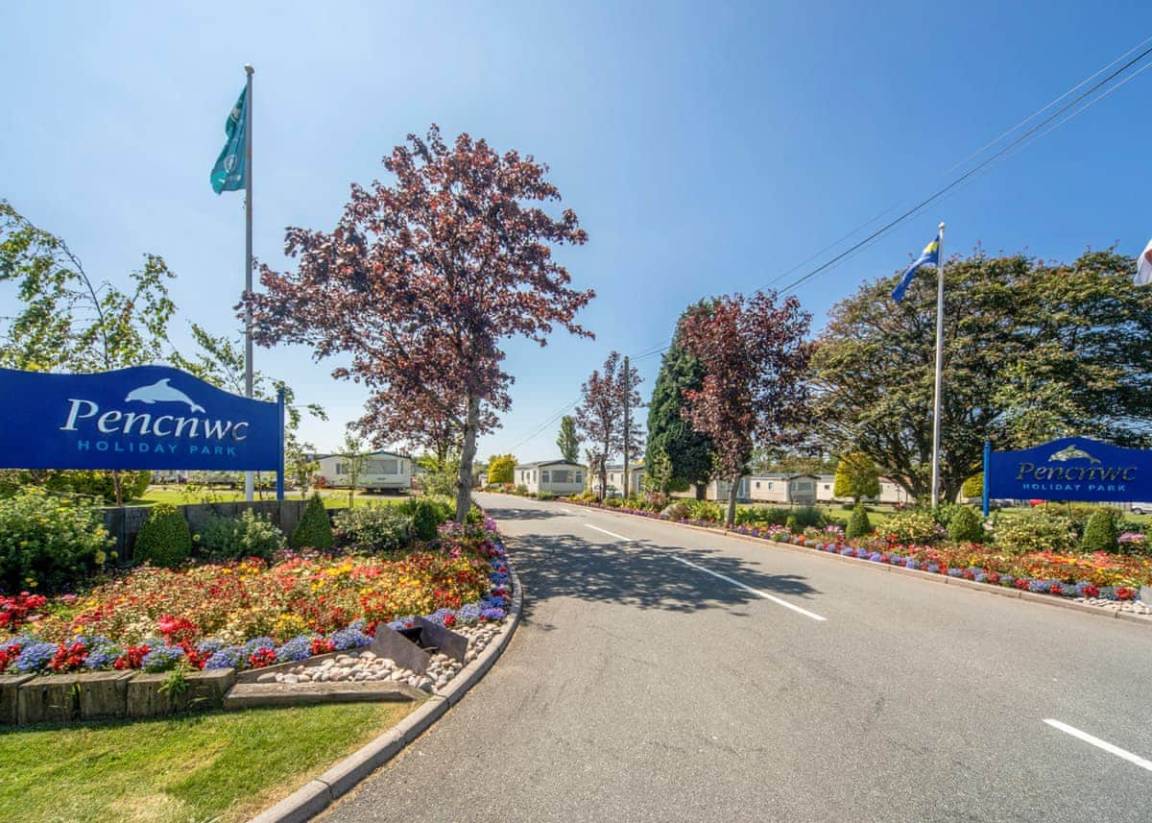 Caravan ∙ 3 Bedrooms ∙ 8 Guests - New Quay