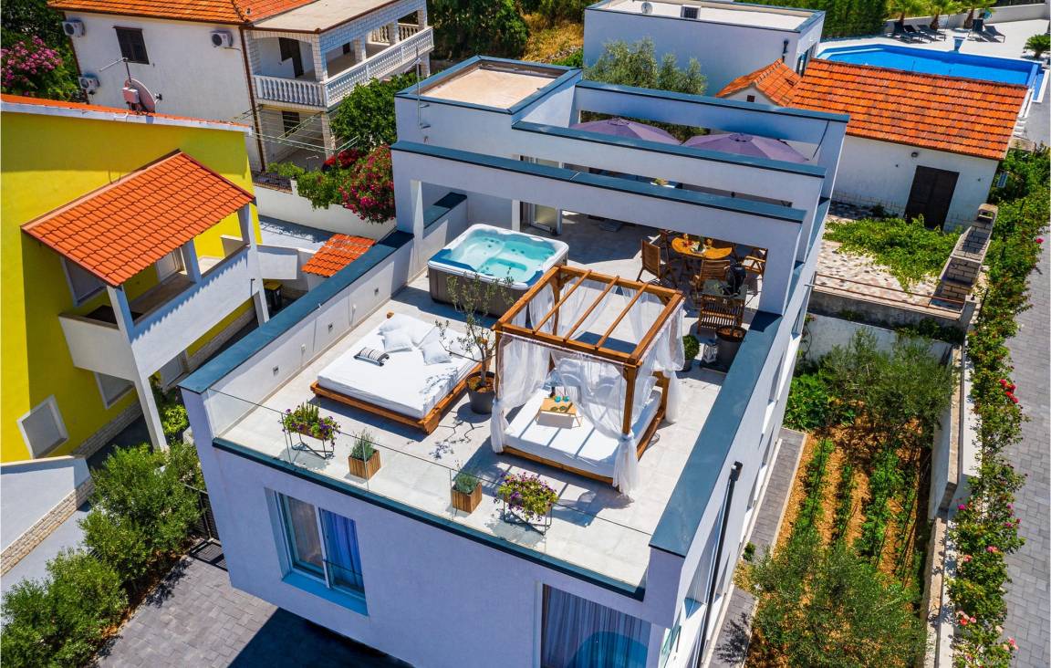 140 M² Ferienhaus ∙ 3 Schlafzimmer ∙ 10 Gäste - Okrug Gornji