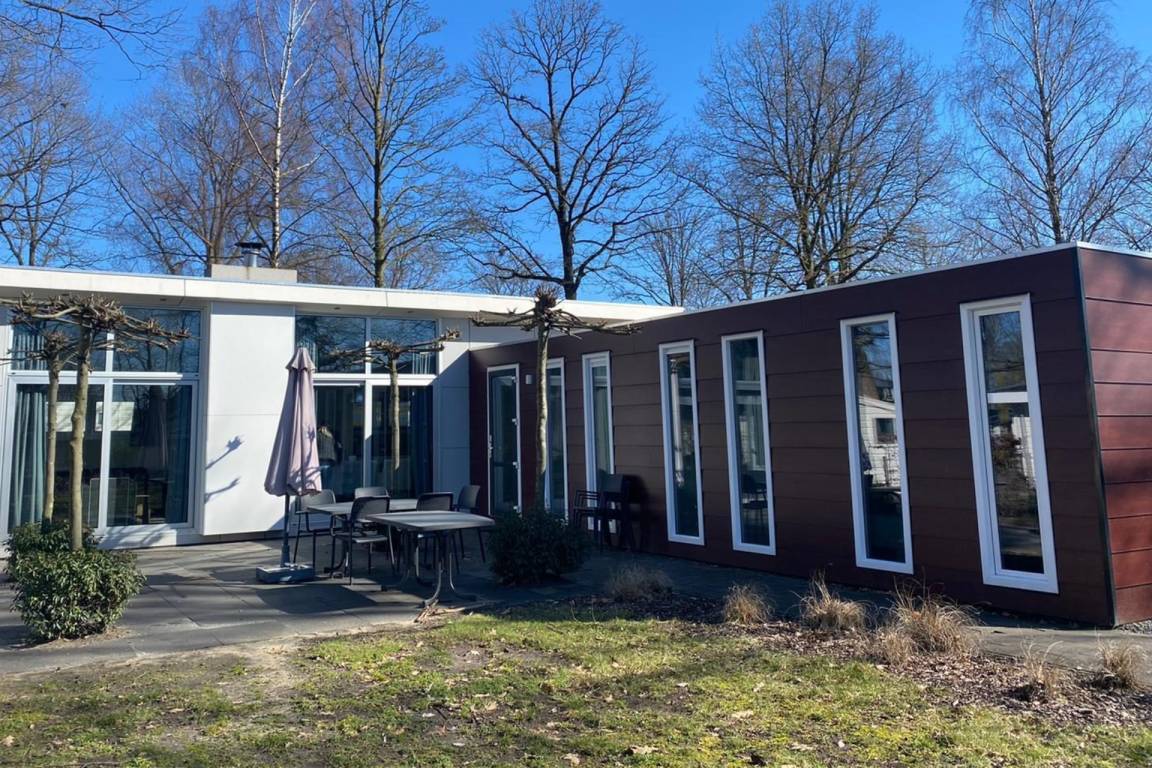 Bungalow ∙ 4 Bedrooms ∙ 8 Guests - Roermond