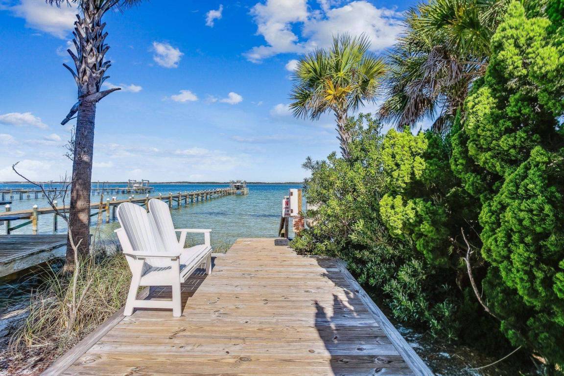 107 M² House ∙ 3 Bedrooms ∙ 10 Guests - Pensacola Beach, FL