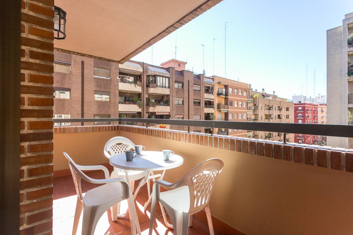 102 M² Apartamento ∙ 3 Habitaciones ∙ 4 Huéspedes - Valencia