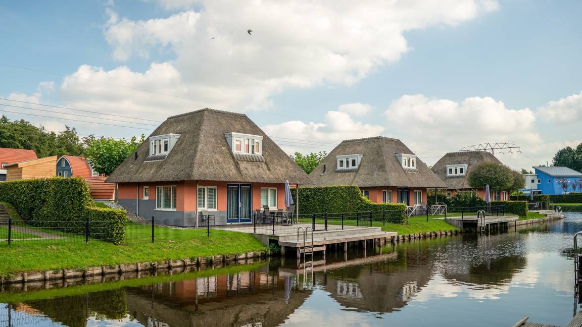 Bungalow ∙ 3 Bedrooms ∙ 6 Guests - Assen