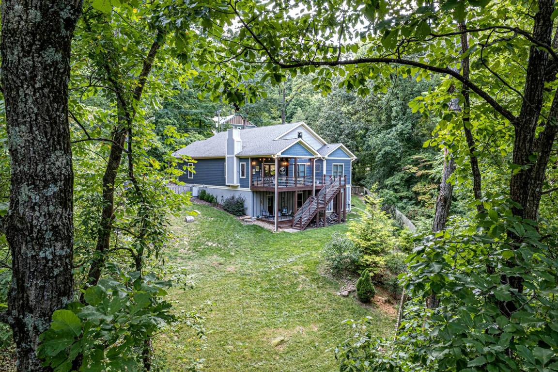 House ∙ 3 Bedrooms ∙ 14 Guests - Chattanooga, TN