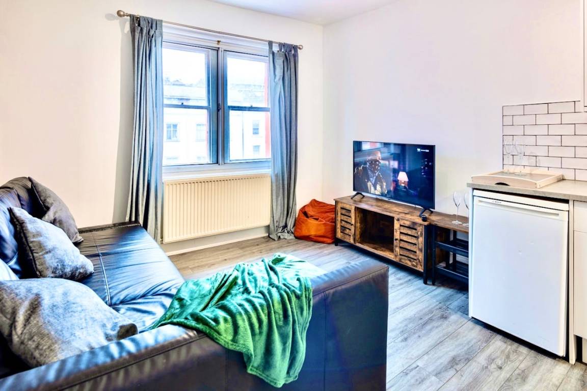 90 M² Ferienhaus ∙ 2 Schlafzimmer ∙ 6 Gäste - Bristol