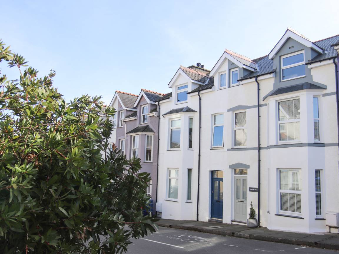 Cottage ∙ 4 Bedrooms ∙ 8 Guests - Criccieth