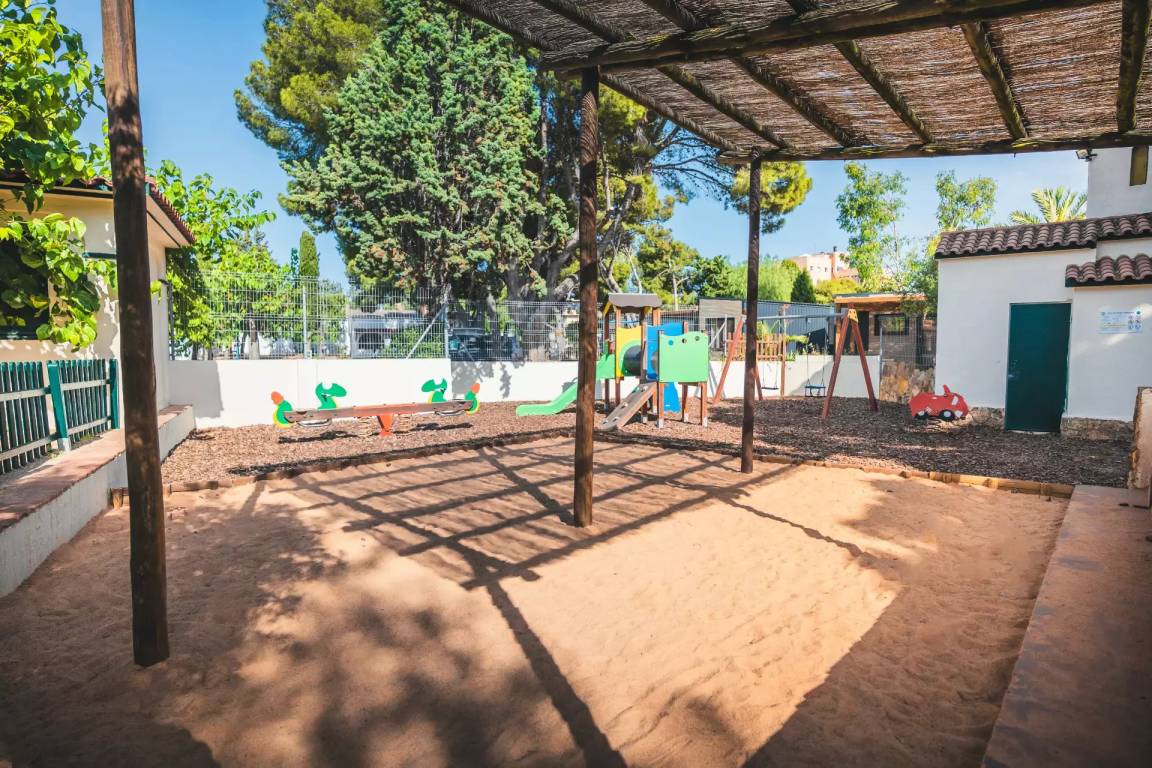 Caravan ∙ 2 Bedrooms ∙ 4 Guests - Calafell