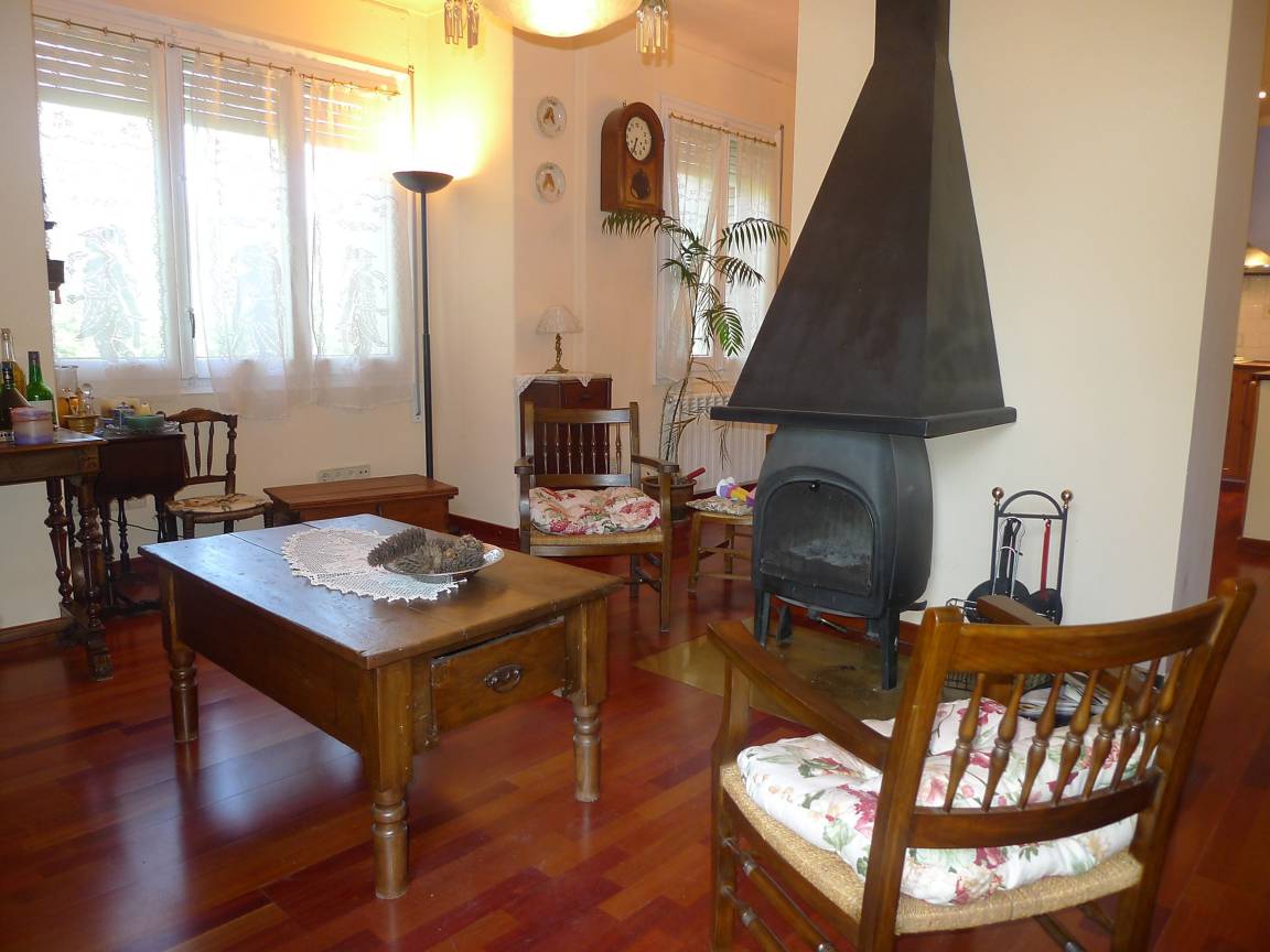 90 M² Apartment ∙ 2 Bedrooms ∙ 4 Guests - Olot