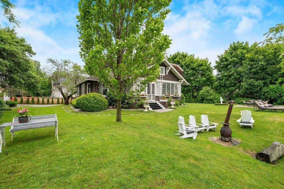 House ∙ 4 Bedrooms ∙ 8 Guests - Burlington