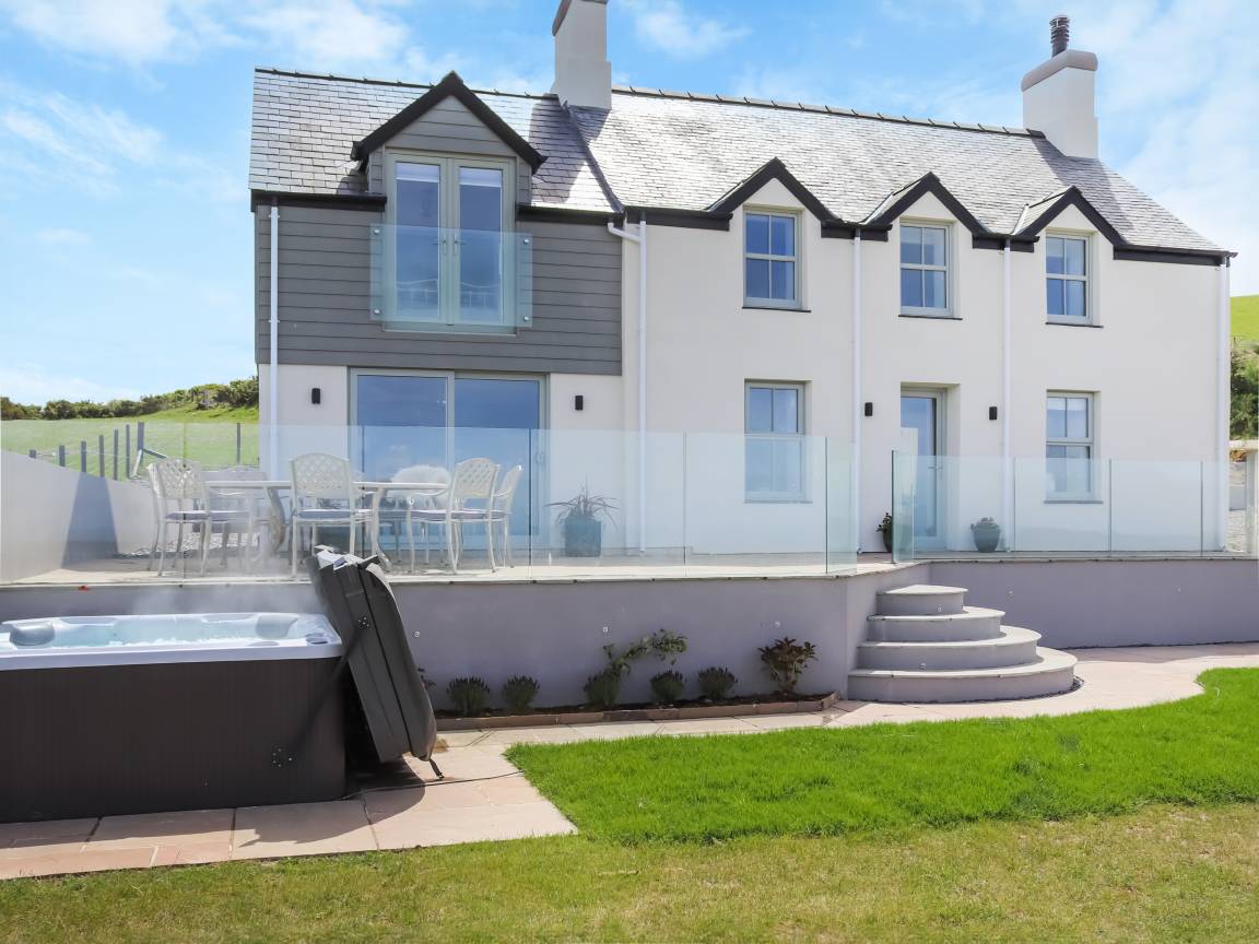 Cottage ∙ 4 Bedrooms ∙ 8 Guests - Aberdaron