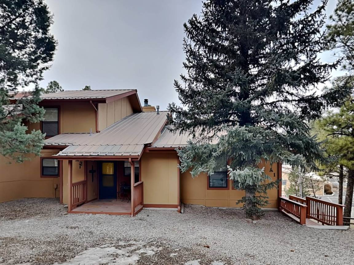 167 M² Cabin ∙ 3 Bedrooms ∙ 9 Guests - Ruidoso, NM