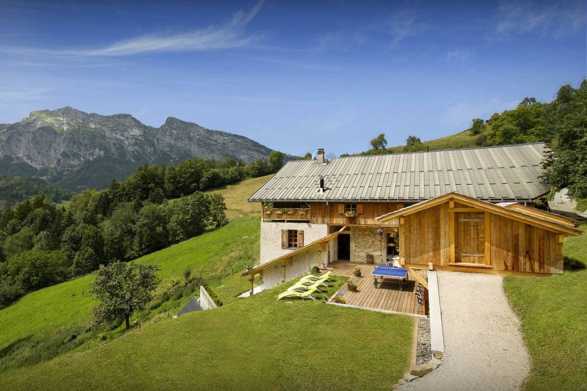 250 M² Chalet ∙ 5 Bedrooms ∙ 16 Guests - Var