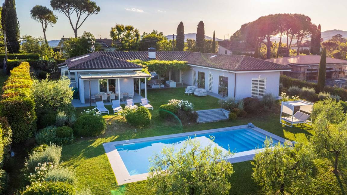 400 M² Villa ∙ 5 Bedrooms ∙ 10 Guests - Lucca