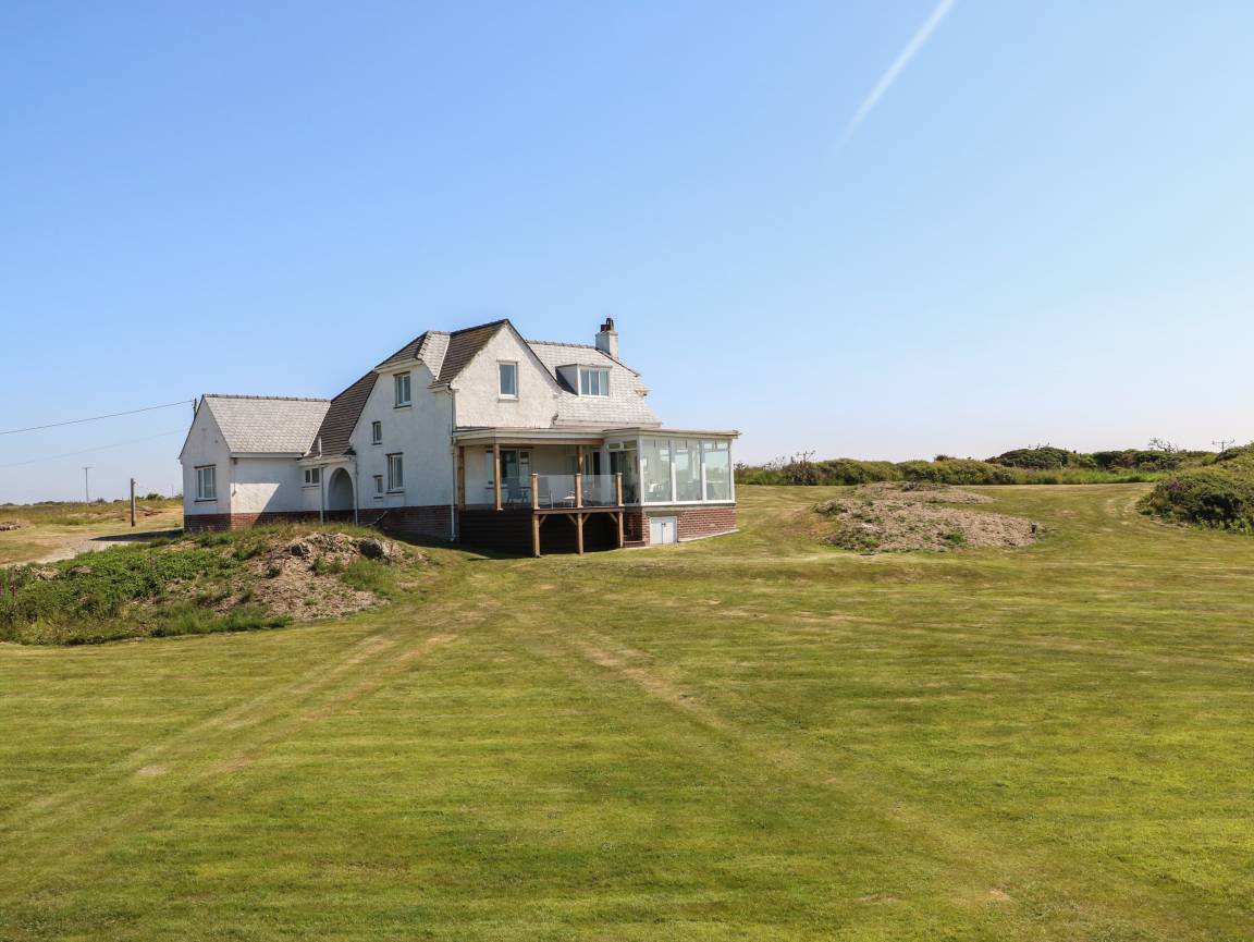Cottage ∙ 5 Bedrooms ∙ 10 Guests - Rhosneigr