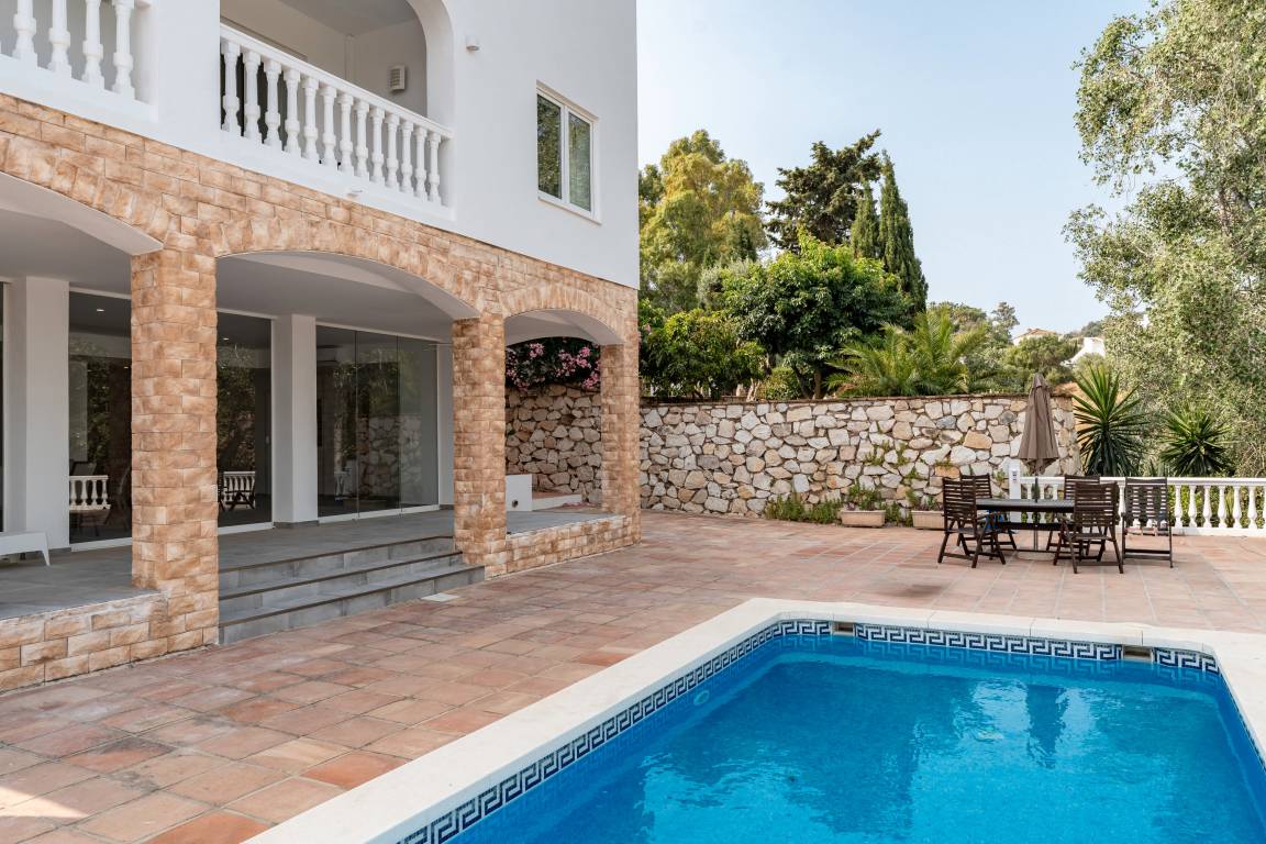 463 M² Maison De Vacances ∙ 4 Chambres ∙ 8 Personnes - Calahonda