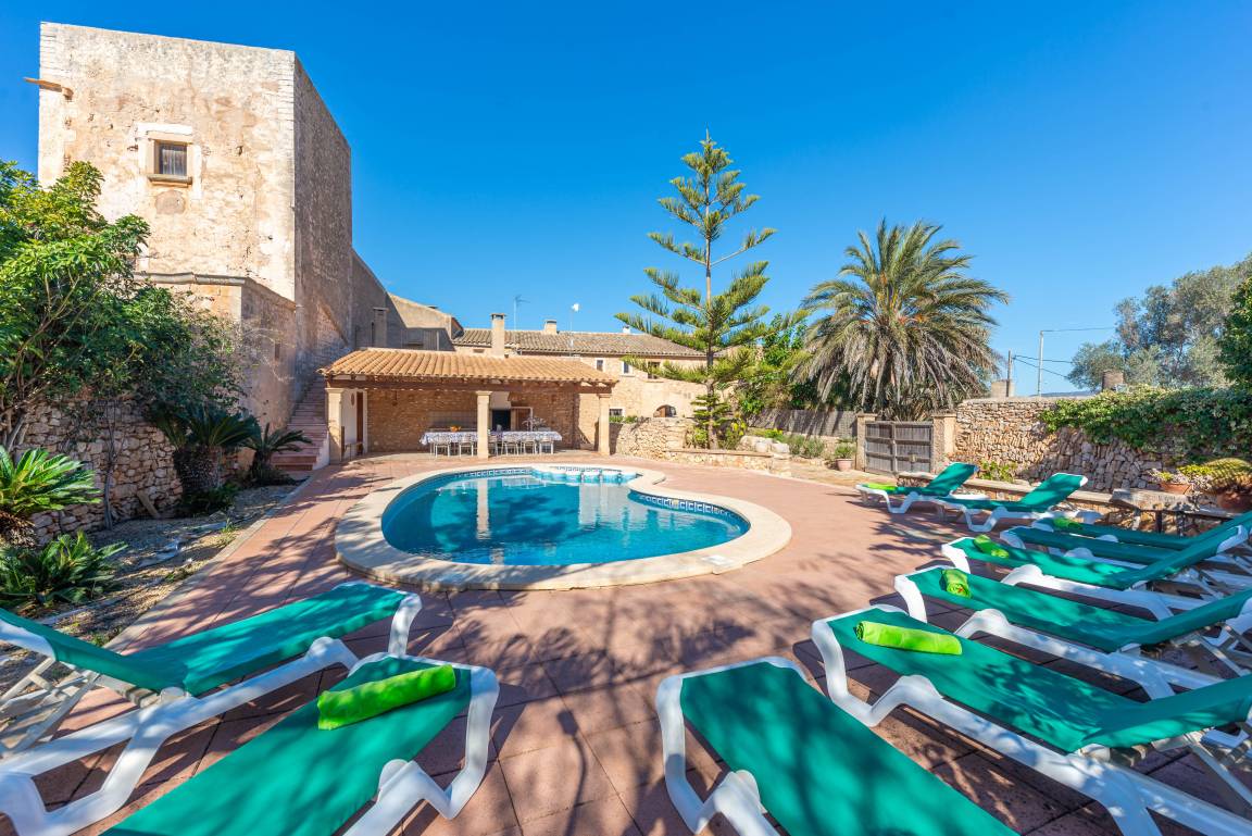 320 M² Villa ∙ 5 Habitaciones ∙ 10 Huéspedes - Cala Llombards