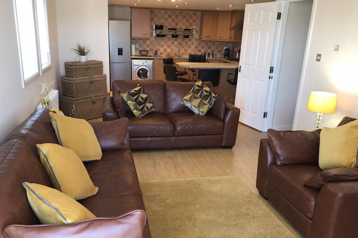 90 M² Apartment ∙ 3 Bedrooms ∙ 6 Guests - Gourock