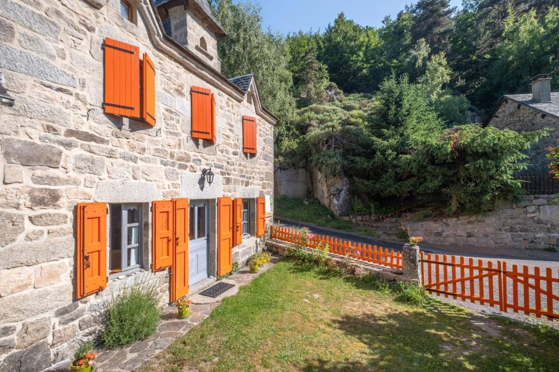 72 M² Gîte ∙ 2 Chambres ∙ 4 Personnes - Lozère