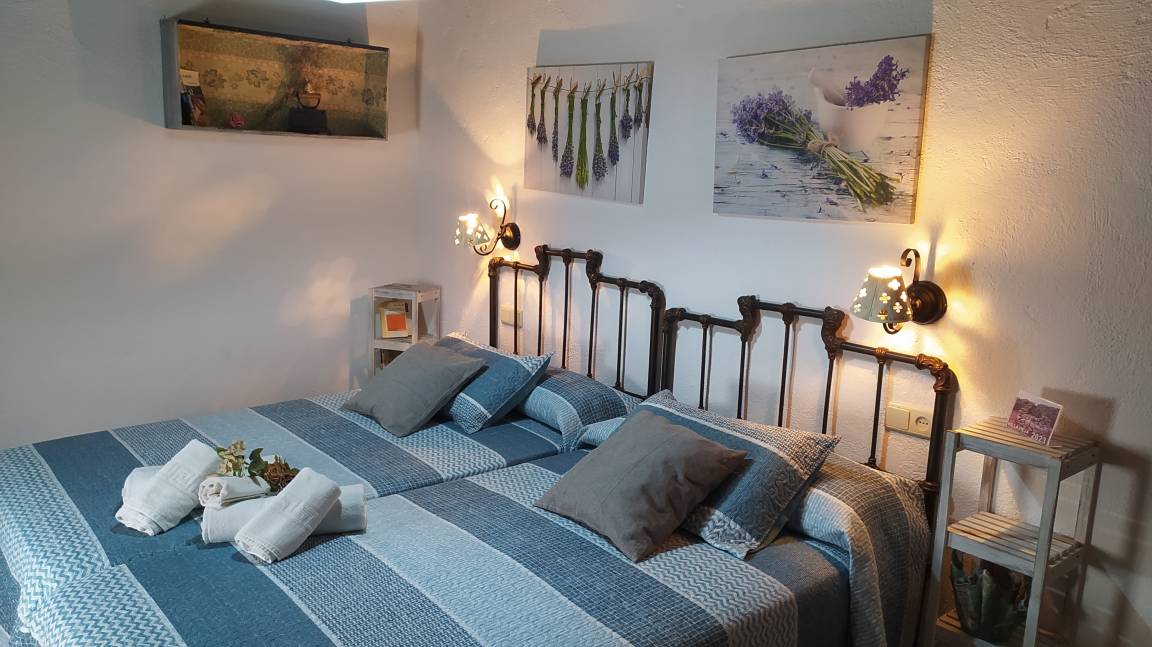 100 M² House ∙ 4 Bedrooms ∙ 8 Guests - Iznájar