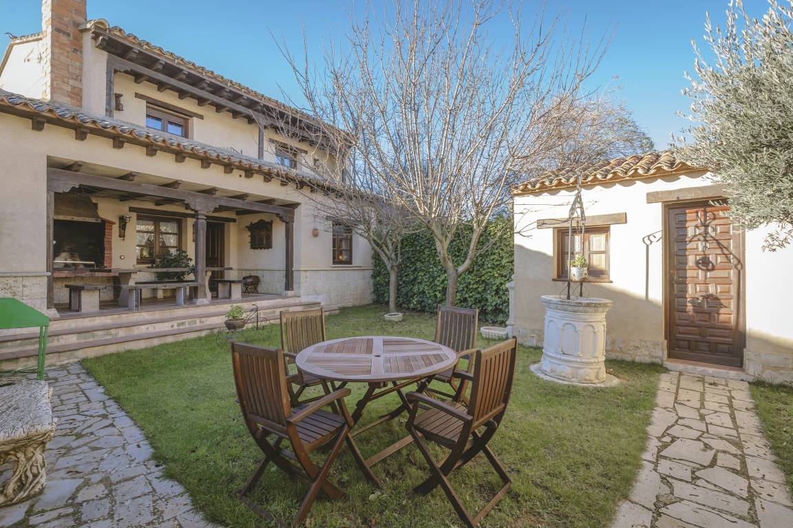 280 M² Casa ∙ 5 Habitaciones ∙ 12 Huéspedes - Tiedra