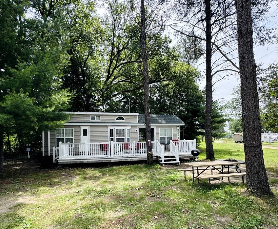 House ∙ 1 Bedroom ∙ 8 Guests - Wisconsin Dells, WI
