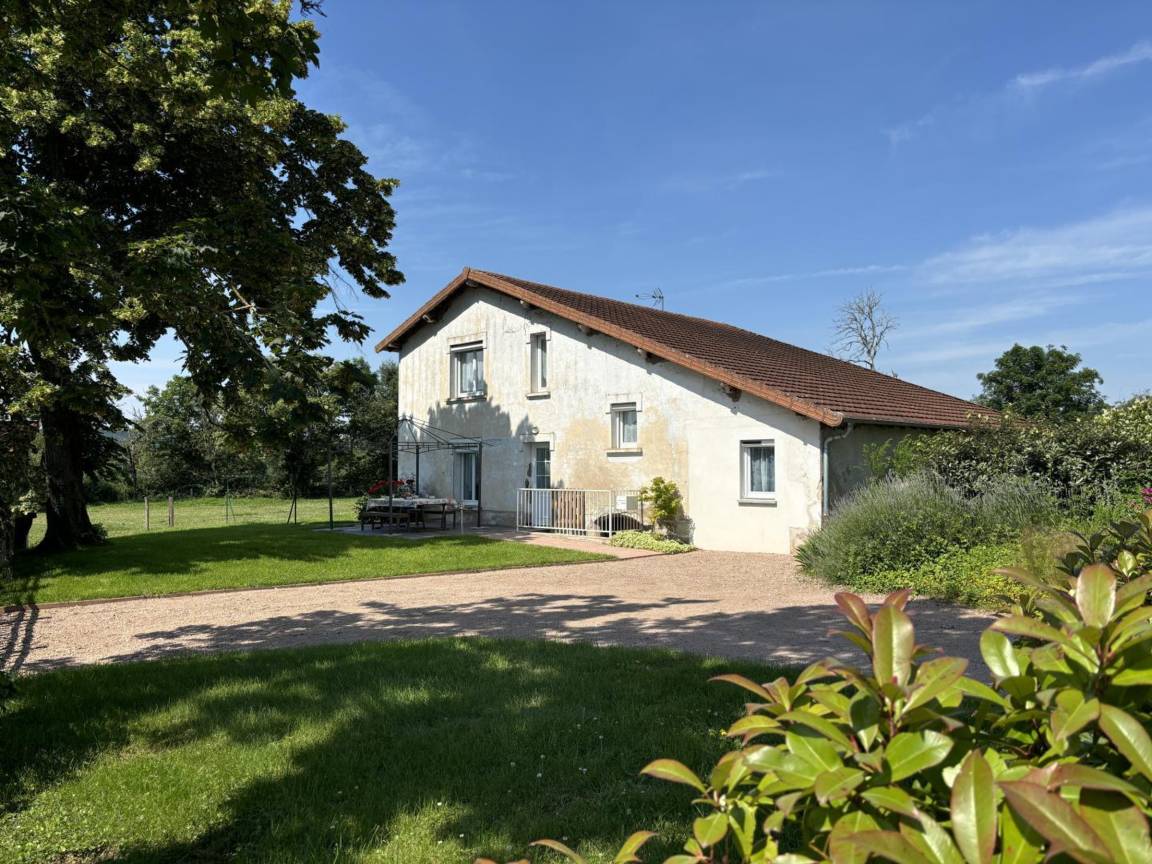 130 M² Cottage ∙ 4 Bedrooms ∙ 8 Guests - Auvergne