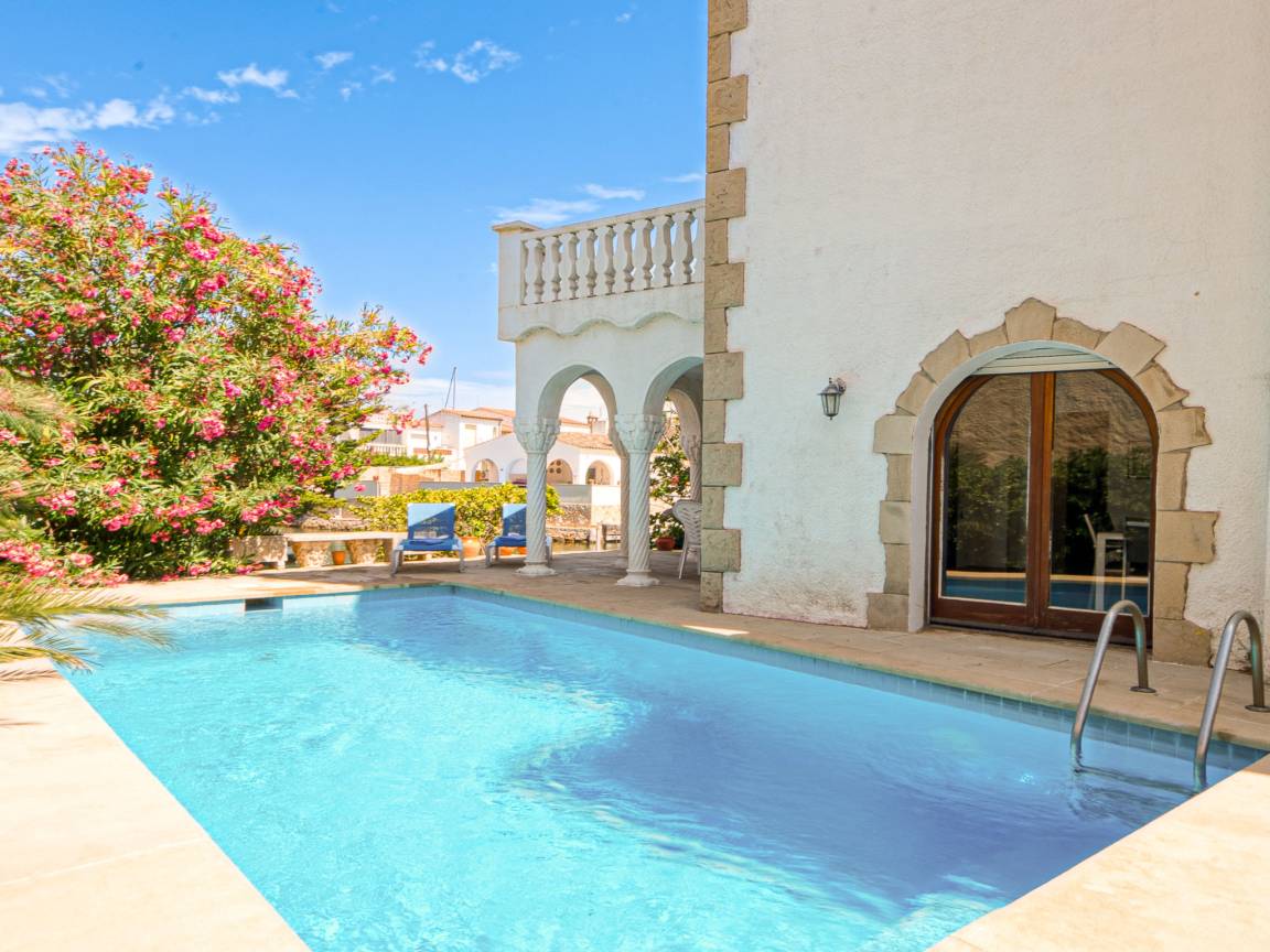 170 M² Ferienhaus ∙ 4 Schlafzimmer ∙ 8 Gäste - Empuriabrava