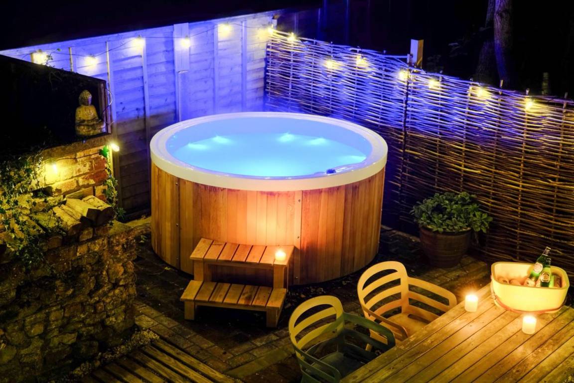 Apartment ∙ 3 Bedrooms ∙ 6 Guests - Wiltshire