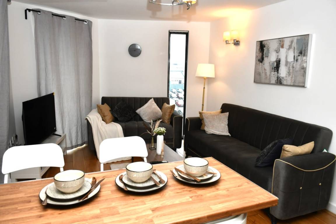 75 M² Apartment ∙ 2 Bedrooms ∙ 4 Guests - University of East London