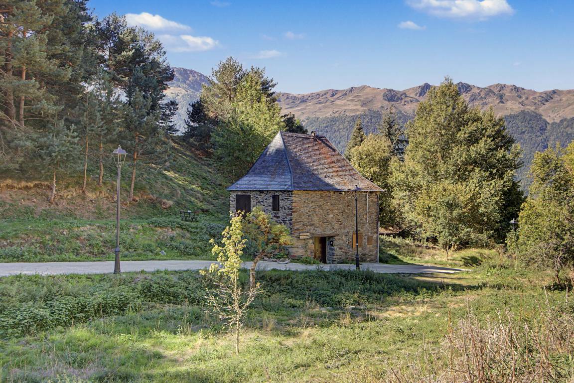 110 M² Chalet ∙ 2 Bedrooms ∙ 6 Guests - Les