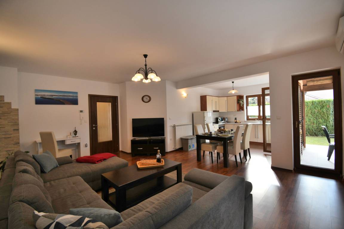 80 M² Apartment ∙ 2 Bedrooms ∙ 4 Guests - Funtana
