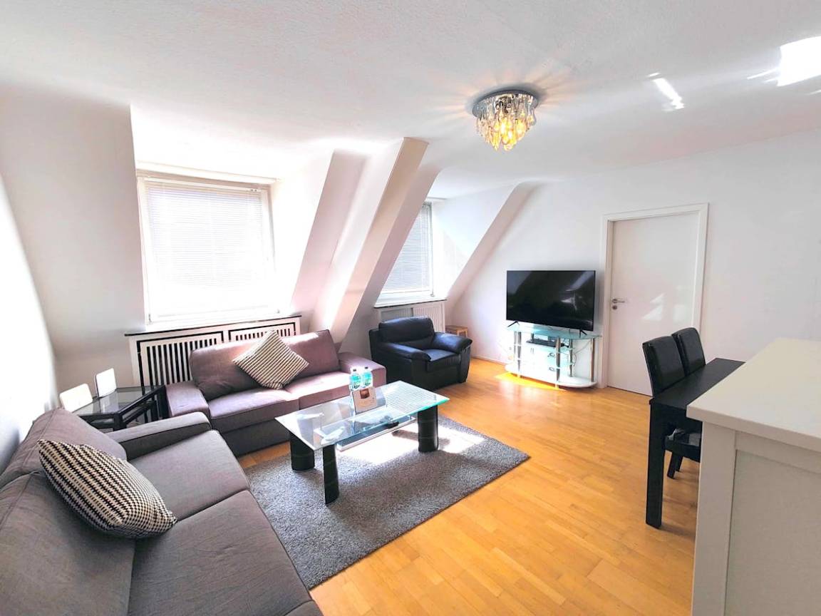 105 M² Appartement ∙ 3 Chambres ∙ 6 Personnes - Düsseldorf