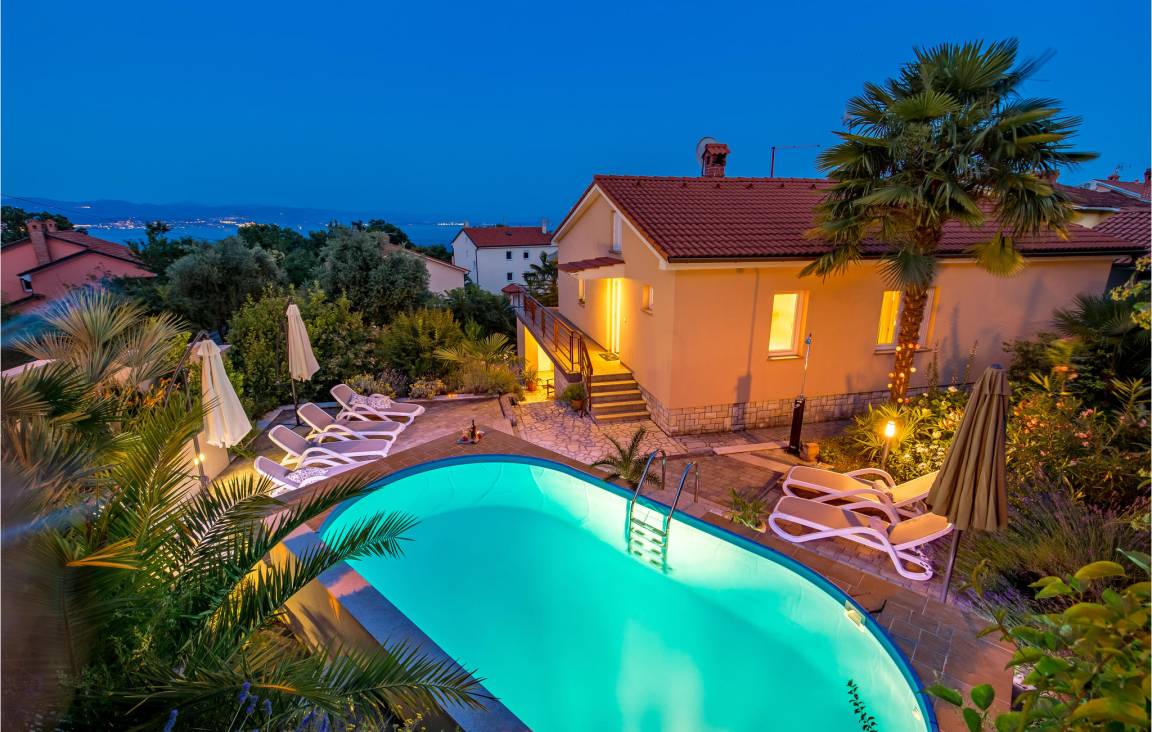 159 M² House ∙ 4 Bedrooms ∙ 10 Guests - Lovran