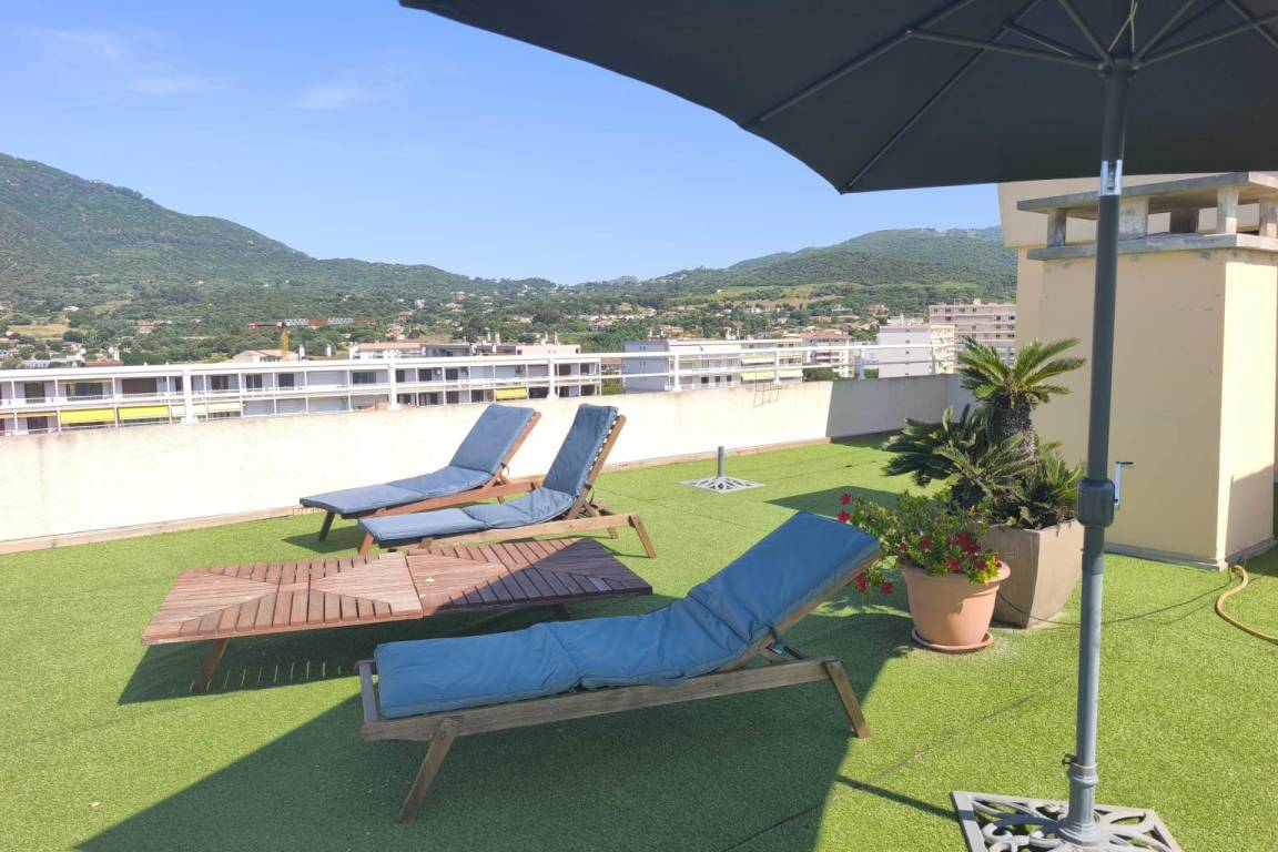 97 M² Apartamento ∙ 3 Habitaciones ∙ 6 Huéspedes - Ajaccio