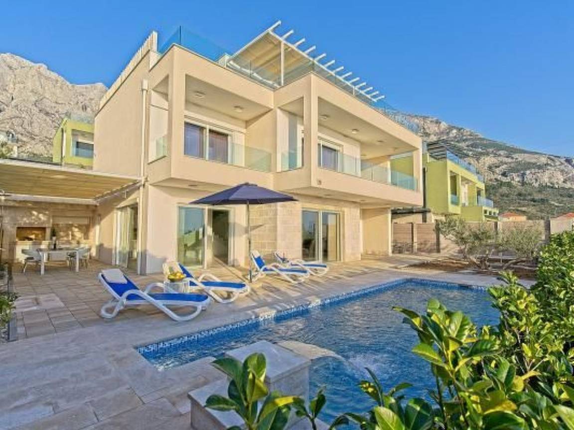 200 M² Talo ∙ 3 Makuuhuonetta ∙ 6 Vierasta - Tučepi