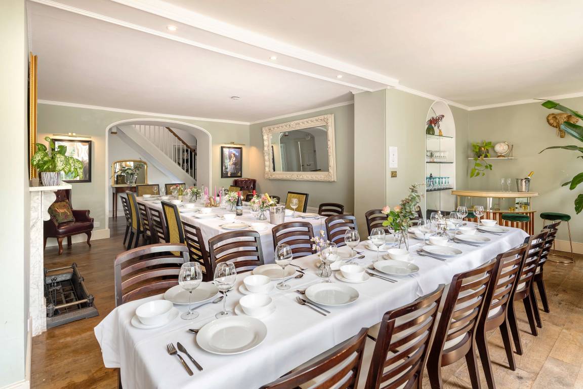 Cottage ∙ 6 Bedrooms ∙ 20 Guests - Cotswolds