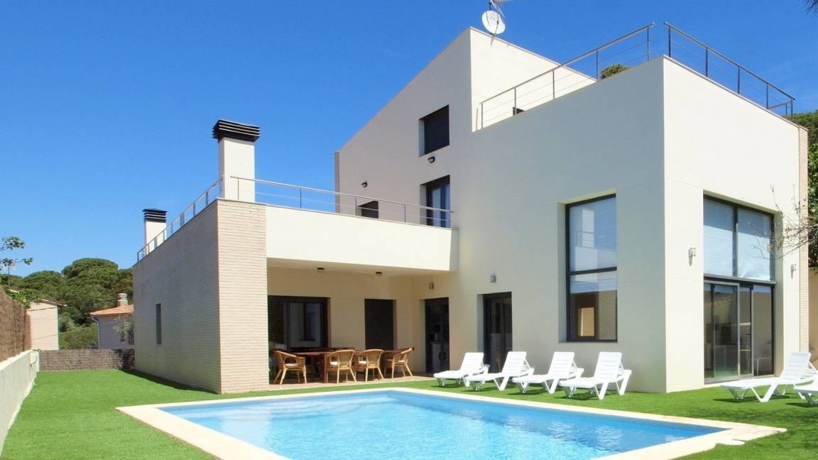 210 M² Villa ∙ 5 Bedrooms ∙ 14 Guests - Costa Brava