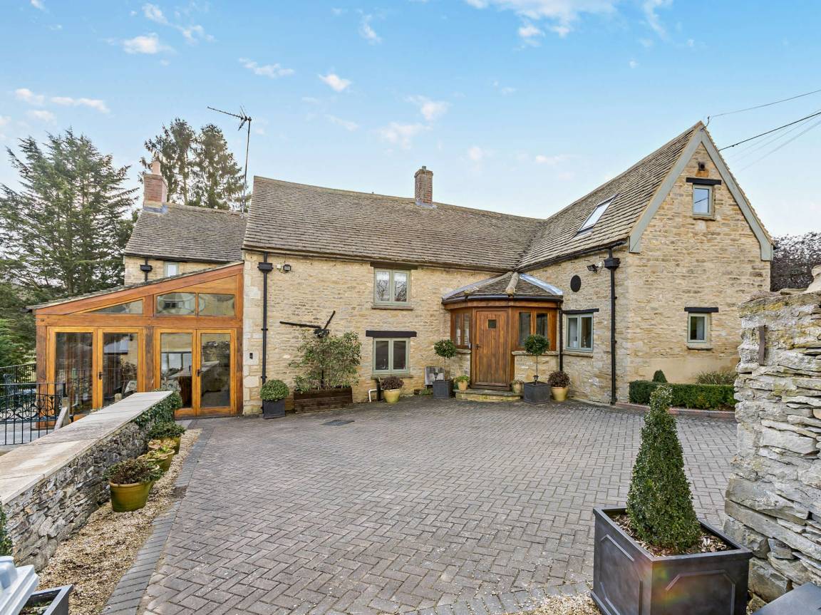 Cottage ∙ 5 Bedrooms ∙ 10 Guests - Cotswolds